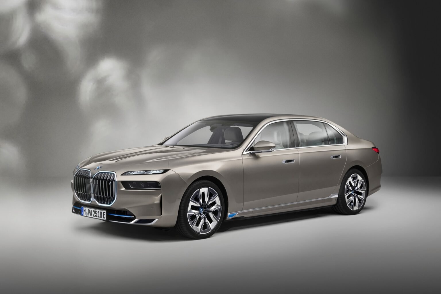 2025 BMW 7 Series: Redefining the Luxury Sedan Benchmark - LUX Cars