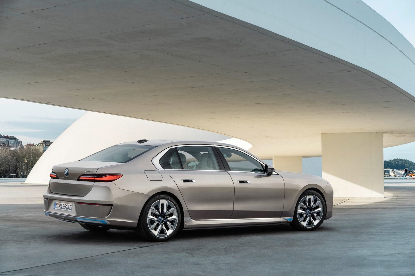 2025 BMW 7 Series: Redefining the Luxury Sedan Benchmark - LUX Cars